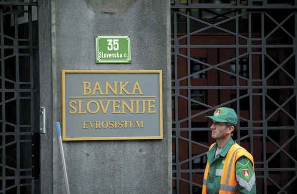 Nihče brez plačilnega računa | MLADINA.si