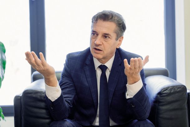 Največ glasov Golobu, Janša na 5. mestu | MLADINA.si